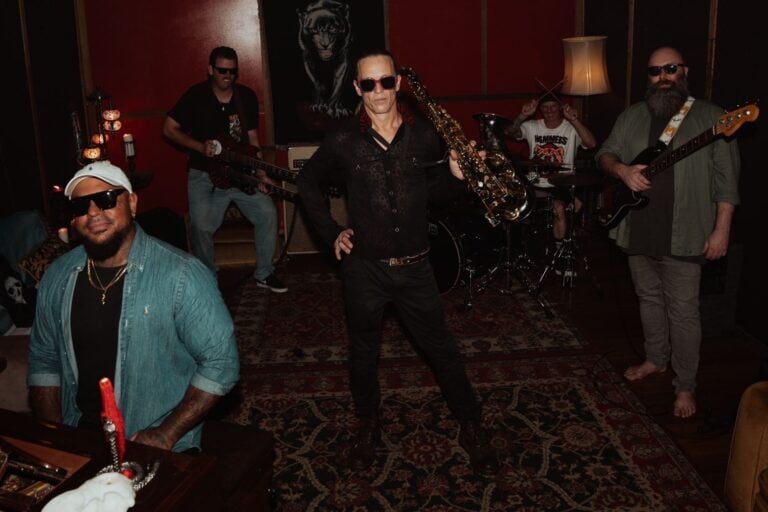 Western Sydney's DINGE Are Back With 'Promises'