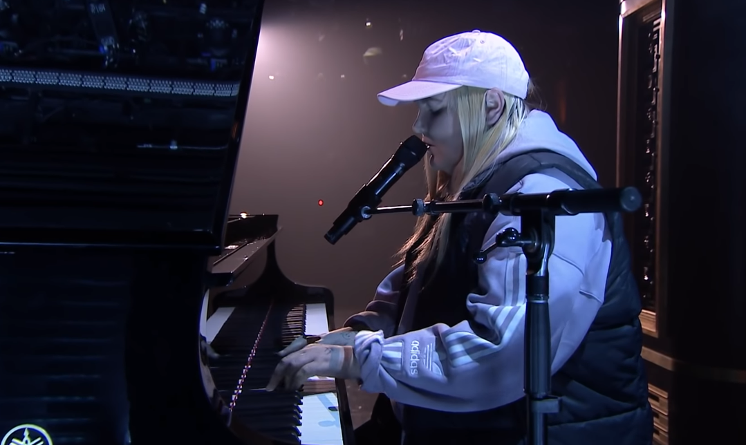 Tones And I gets standing ovation after Jimmy Fallon performance