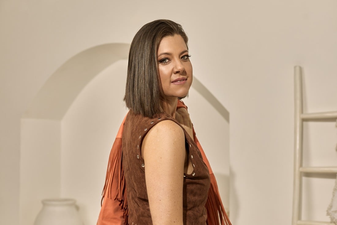 ARIA Charts: Amber Lawrence Tops Australian Albums List