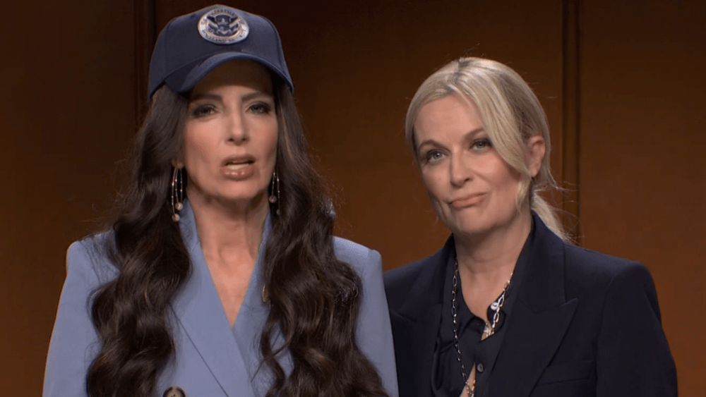 Amy Poehler and Tina Fey Skewer Pam Bondi and Kristi Noem on 'SNL'